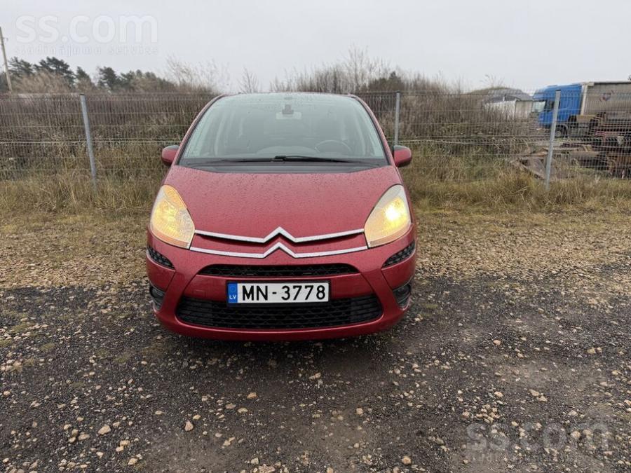 Sarkans Citroen c4-picasso 2009 Rīga, ar dzinēja tilpumu 1.60 L un nobraukumu 283 tūkst. km par 1990 €, foto 4 vietnē AUTOMOTO.COM.LV