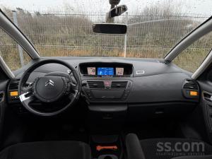 Sarkans Citroen c4-picasso 2009 Rīga, ar dzinēja tilpumu 1.60 L un nobraukumu 283 tūkst. km par 1990 €, foto 8 vietnē AUTOMOTO.COM.LV