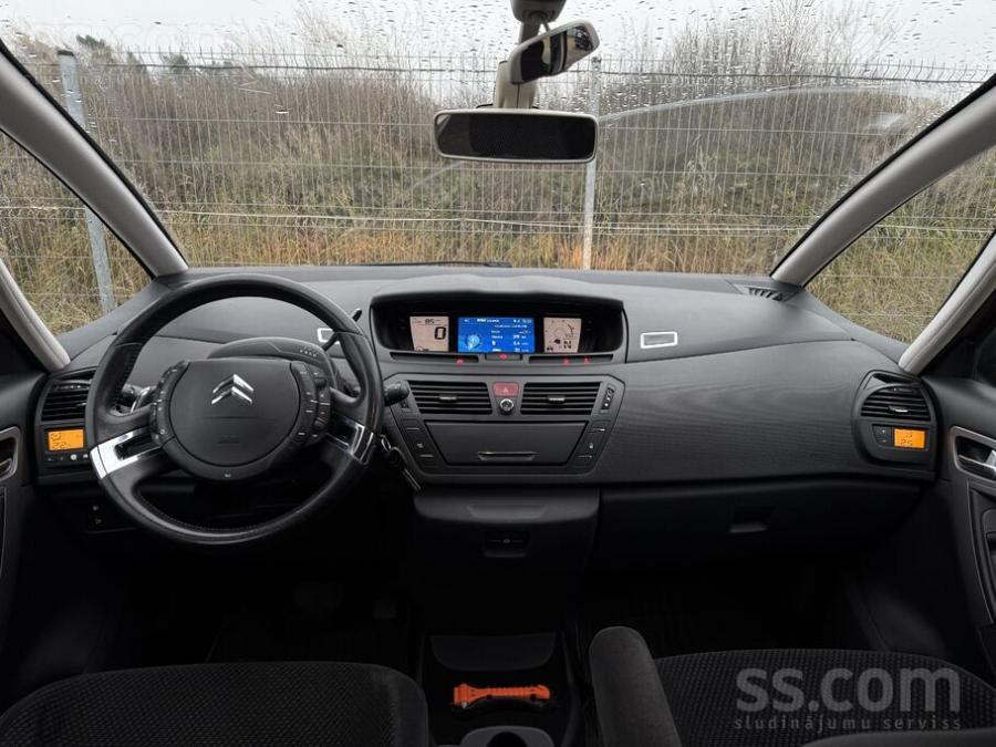 Sarkans Citroen c4-picasso 2009 Rīga, ar dzinēja tilpumu 1.60 L un nobraukumu 283 tūkst. km par 1990 €, foto 8 vietnē AUTOMOTO.COM.LV