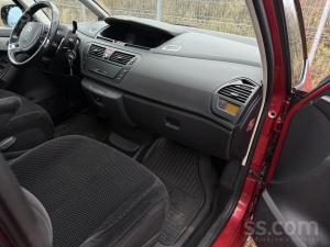 Sarkans Citroen c4-picasso 2009 Rīga, ar dzinēja tilpumu 1.60 L un nobraukumu 283 tūkst. km par 1990 €, foto 10 vietnē AUTOMOTO.COM.LV