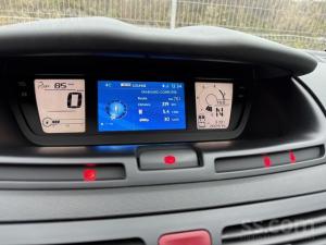 Sarkans Citroen c4-picasso 2009 Rīga, ar dzinēja tilpumu 1.60 L un nobraukumu 283 tūkst. km par 1990 €, foto 12 vietnē AUTOMOTO.COM.LV