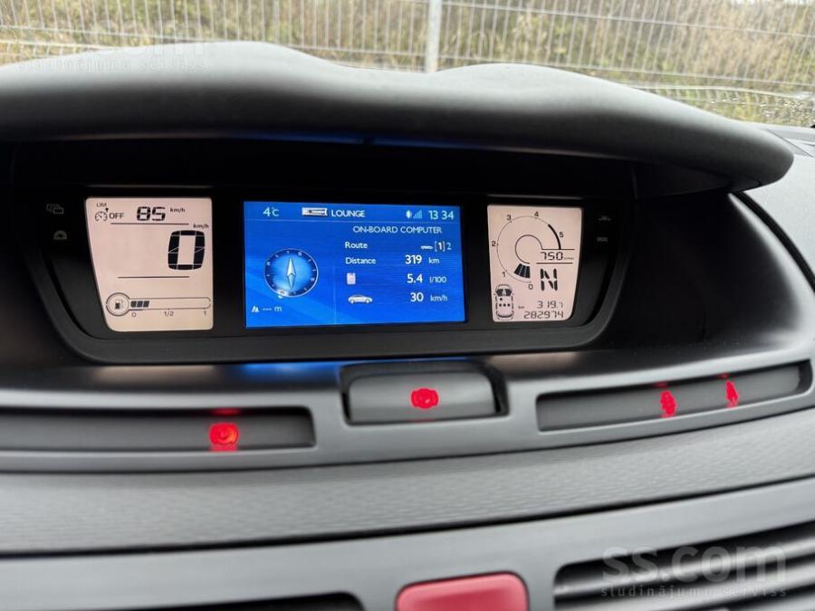 Sarkans Citroen c4-picasso 2009 Rīga, ar dzinēja tilpumu 1.60 L un nobraukumu 283 tūkst. km par 1990 €, foto 12 vietnē AUTOMOTO.COM.LV