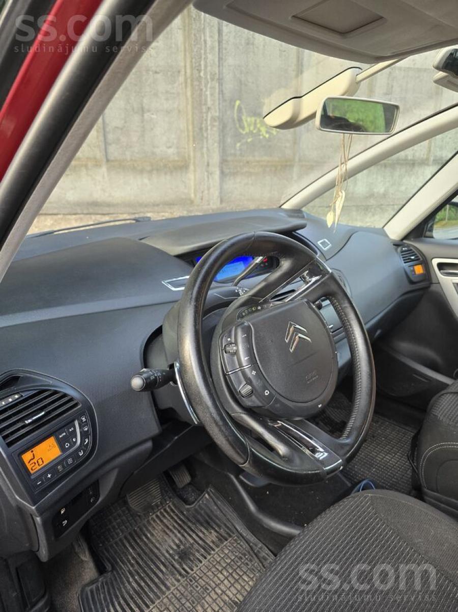 Sarkans Citroen c4-picasso 2009 Rīga, ar dzinēja tilpumu 1.60 L un nobraukumu 236 tūkst. km par 2500 €, foto 4 vietnē AUTOMOTO.COM.LV