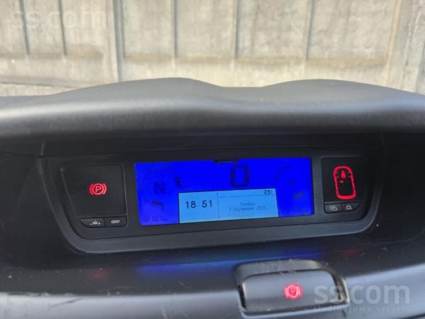 Sarkans Citroen c4-picasso 2009 Rīga, ar dzinēja tilpumu 1.60 L un nobraukumu 236 tūkst. km par 2500 €, foto 4 vietnē AUTOMOTO.COM.LV