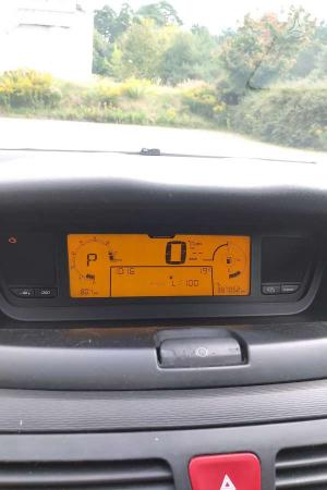Sarkans Citroen c4-picasso 2009 Viļņa, ar dzinēja tilpumu 2.00 L un nobraukumu 387 tūkst. km par 950 €, foto 8 vietnē AUTOMOTO.COM.LV
