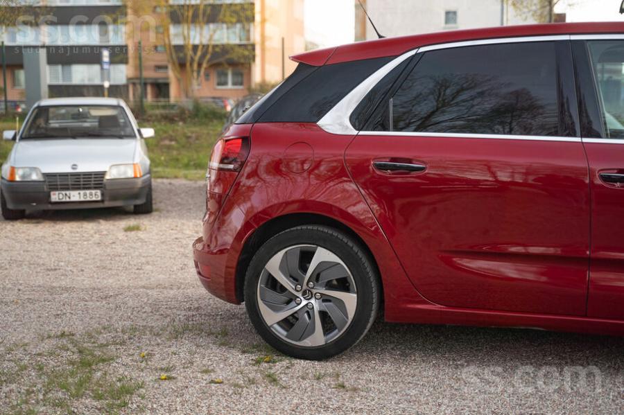 Sarkans Citroen c4-picasso 2013 Liepāja, ar dzinēja tilpumu 1.60 L un nobraukumu 113 tūkst. km par 7900 €, foto 5 vietnē AUTOMOTO.COM.LV
