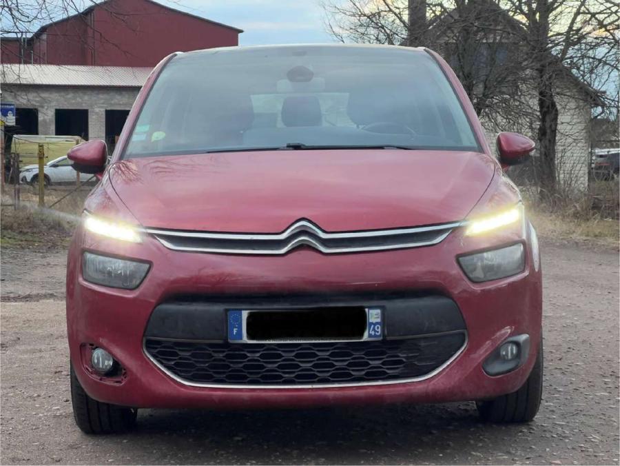 Red Citroen c4-picasso 2013 in Taurage, with an engine capacity of 1.56 L and mileage of 250 thousand km for 4100 €, photo 3 on AUTOMOTO.COM.LV