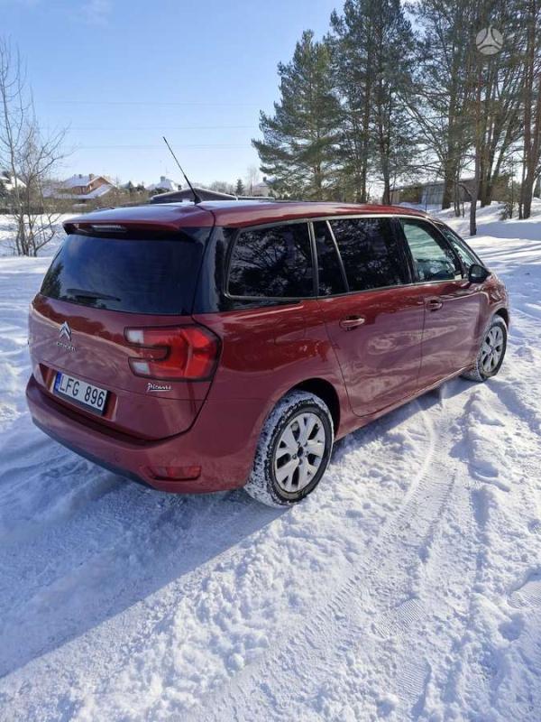 Red Citroen c4-picasso 2013 in Kaunas, with an engine capacity of 1.56 L and mileage of 207 thousand km for 5250 €, photo 2 on AUTOMOTO.COM.LV