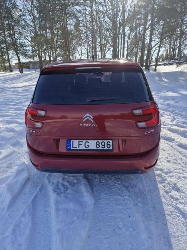 Red Citroen c4-picasso 2013 in Kaunas, with an engine capacity of 1.56 L and mileage of 207 thousand km for 5250 €, photo 3 on AUTOMOTO.COM.LV