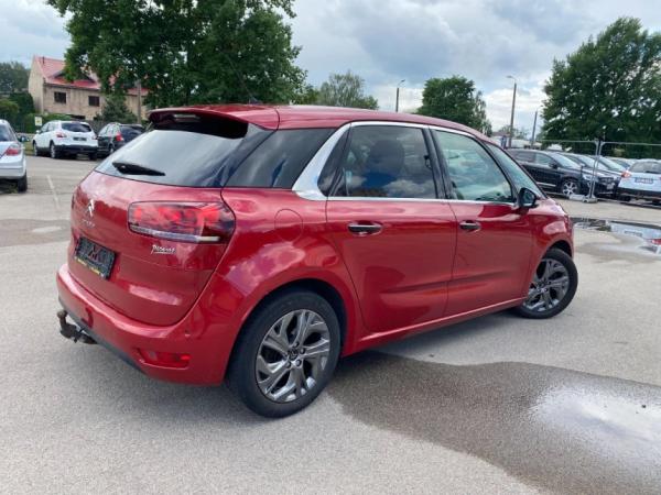 Red Citroen c4-picasso 2013 in Riga, with an engine capacity of 1.60 L and mileage of 276 thousand km for 5950 €, photo 2 on AUTOMOTO.COM.LV