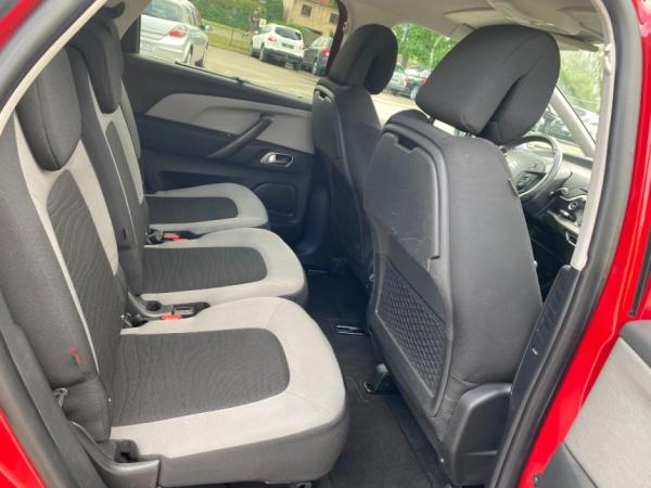 Red Citroen c4-picasso 2013 in Riga, with an engine capacity of 1.60 L and mileage of 276 thousand km for 5950 €, photo 10 on AUTOMOTO.COM.LV