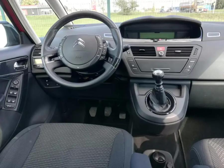 Red Citroen c4-picasso 2013 in Saldus, with an engine capacity of 1.60 L and mileage of 181 thousand km for 4900 €, photo 7 on AUTOMOTO.COM.LV