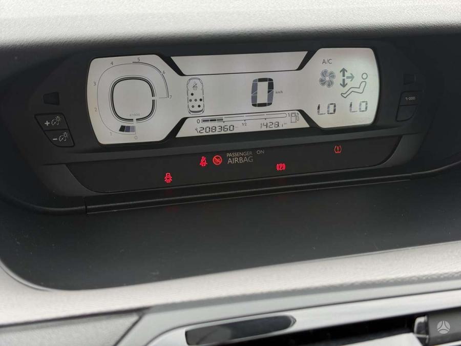 Sarkans Citroen c4-picasso 2013 Kauņa, ar dzinēja tilpumu 1.60 L un nobraukumu 208 tūkst. km par 4999 €, foto 18 vietnē AUTOMOTO.COM.LV