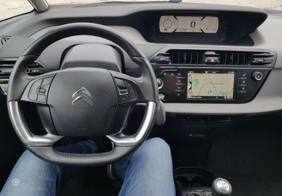 Red Citroen c4-picasso 2014 in Siauliai, with an engine capacity of 1.56 L and mileage of 237 thousand km for 4650 €, photo 15 on AUTOMOTO.COM.LV