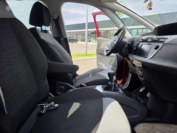 Red Citroen c4-picasso 2014 in Kaunas, with an engine capacity of 1.56 L and mileage of 246 thousand km for 4150 €, photo 10 on AUTOMOTO.COM.LV