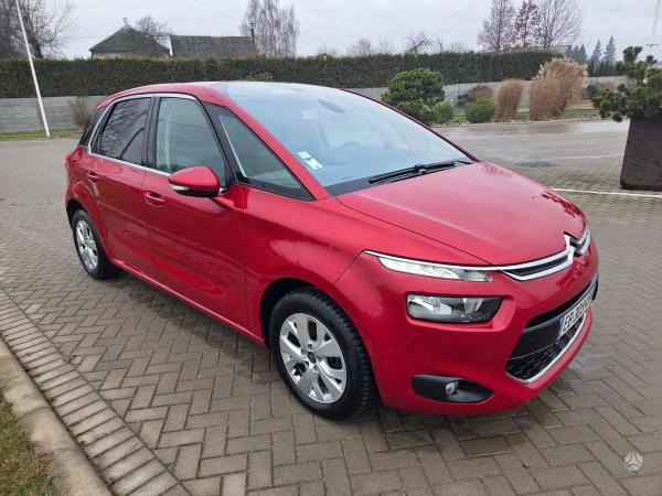 Red Citroen c4-picasso 2016 in Taurage, with an engine capacity of 1.20 L and mileage of 76 thousand km for 5400 €, photo 1 on AUTOMOTO.COM.LV