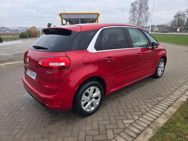 Red Citroen c4-picasso 2016 in Taurage, with an engine capacity of 1.20 L and mileage of 76 thousand km for 5400 €, photo 6 on AUTOMOTO.COM.LV