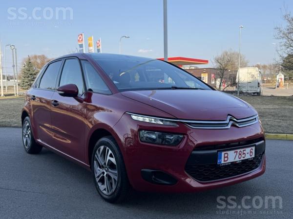Red Citroen c4-picasso 2016 in Liepaja, with an engine capacity of 1.20 L and mileage of 117 thousand km for 6450 €, photo 3 on AUTOMOTO.COM.LV
