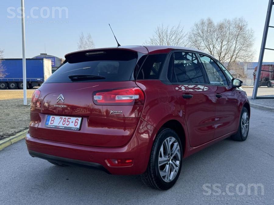 Red Citroen c4-picasso 2016 in Liepaja, with an engine capacity of 1.20 L and mileage of 117 thousand km for 6450 €, photo 5 on AUTOMOTO.COM.LV