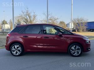Red Citroen c4-picasso 2016 in Liepaja, with an engine capacity of 1.20 L and mileage of 117 thousand km for 6450 €, photo 6 on AUTOMOTO.COM.LV