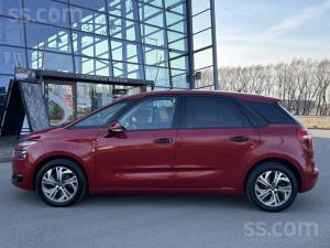 Red Citroen c4-picasso 2016 in Liepaja, with an engine capacity of 1.20 L and mileage of 117 thousand km for 6450 €, photo 7 on AUTOMOTO.COM.LV