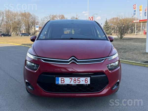 Red Citroen c4-picasso 2016 in Liepaja, with an engine capacity of 1.20 L and mileage of 117 thousand km for 6450 €, photo 7 on AUTOMOTO.COM.LV