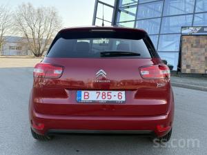 Red Citroen c4-picasso 2016 in Liepaja, with an engine capacity of 1.20 L and mileage of 117 thousand km for 6450 €, photo 9 on AUTOMOTO.COM.LV