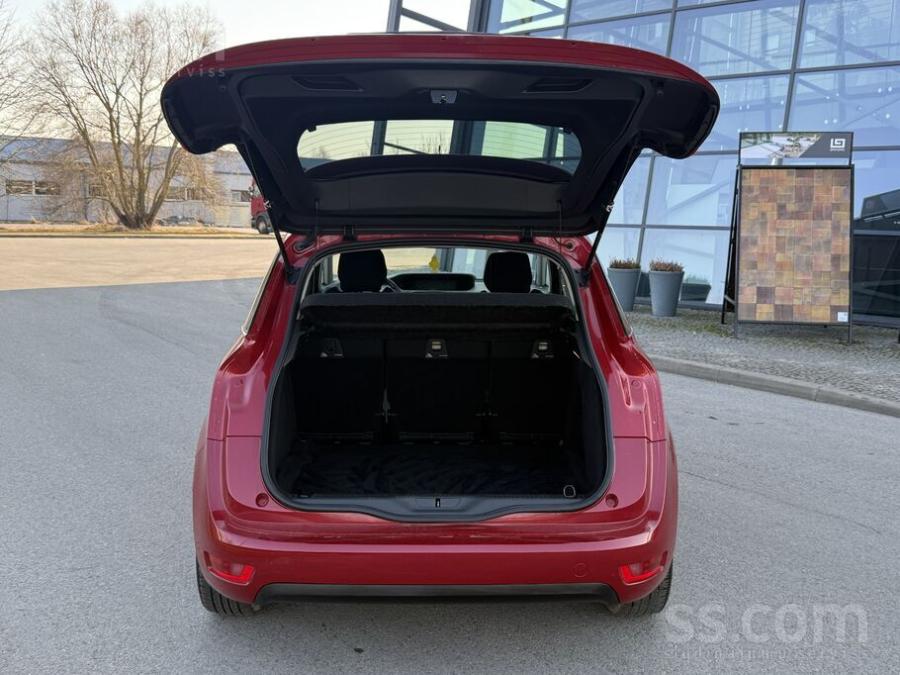 Red Citroen c4-picasso 2016 in Liepaja, with an engine capacity of 1.20 L and mileage of 117 thousand km for 6450 €, photo 10 on AUTOMOTO.COM.LV