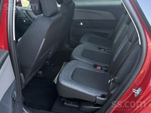 Red Citroen c4-picasso 2016 in Liepaja, with an engine capacity of 1.20 L and mileage of 117 thousand km for 6450 €, photo 12 on AUTOMOTO.COM.LV