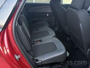 Red Citroen c4-picasso 2016 in Liepaja, with an engine capacity of 1.20 L and mileage of 117 thousand km for 6450 €, photo 13 on AUTOMOTO.COM.LV