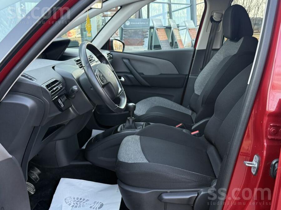 Red Citroen c4-picasso 2016 in Liepaja, with an engine capacity of 1.20 L and mileage of 117 thousand km for 6450 €, photo 16 on AUTOMOTO.COM.LV