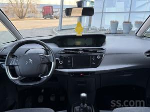 Red Citroen c4-picasso 2016 in Liepaja, with an engine capacity of 1.20 L and mileage of 117 thousand km for 6450 €, photo 18 on AUTOMOTO.COM.LV
