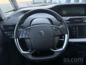 Red Citroen c4-picasso 2016 in Liepaja, with an engine capacity of 1.20 L and mileage of 117 thousand km for 6450 €, photo 19 on AUTOMOTO.COM.LV