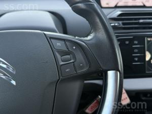 Red Citroen c4-picasso 2016 in Liepaja, with an engine capacity of 1.20 L and mileage of 117 thousand km for 6450 €, photo 21 on AUTOMOTO.COM.LV