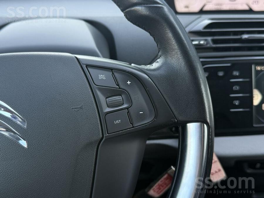 Red Citroen c4-picasso 2016 in Liepaja, with an engine capacity of 1.20 L and mileage of 117 thousand km for 6450 €, photo 21 on AUTOMOTO.COM.LV