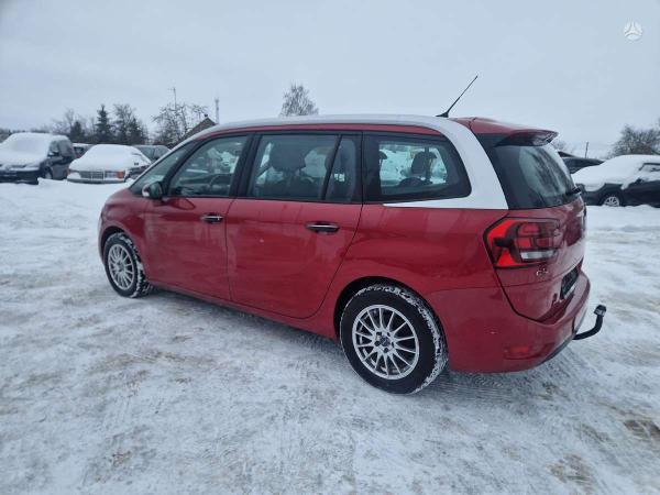 Red Citroen c4-picasso 2017 in Ukmerge, with an engine capacity of 1.56 L and mileage of 212 thousand km for 6950 €, photo 9 on AUTOMOTO.COM.LV