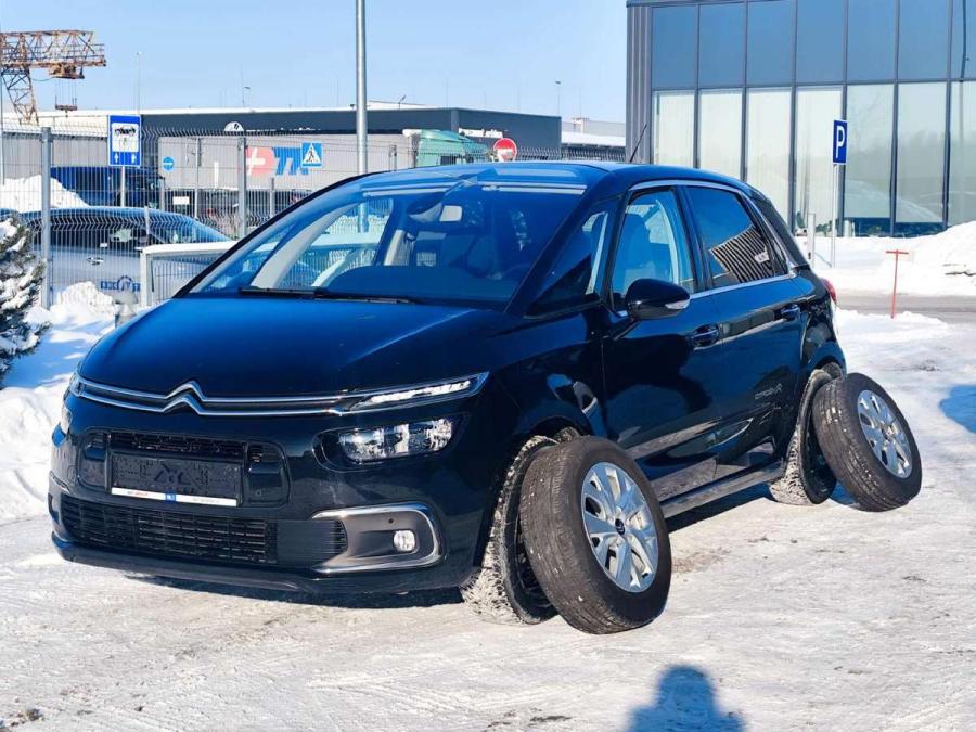 Red Citroen c4-picasso 2018 in Siauliai, with an engine capacity of 1.60 L and mileage of 192 thousand km for 6500 €, photo 1 on AUTOMOTO.COM.LV