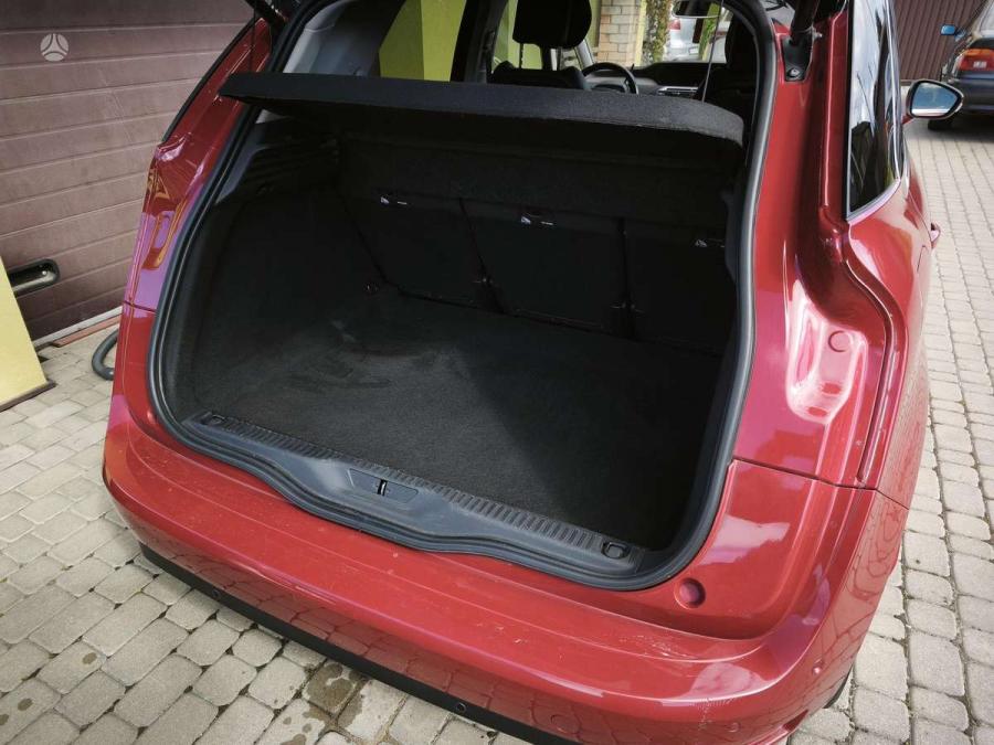 Red Citroen c4-picasso 2018 in Kaunas, with an engine capacity of 2.00 L and mileage of 267 thousand km for 10500 €, photo 9 on AUTOMOTO.COM.LV