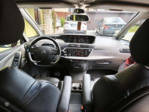 Red Citroen c4-picasso 2018 in Kaunas, with an engine capacity of 2.00 L and mileage of 267 thousand km for 10500 €, photo 10 on AUTOMOTO.COM.LV