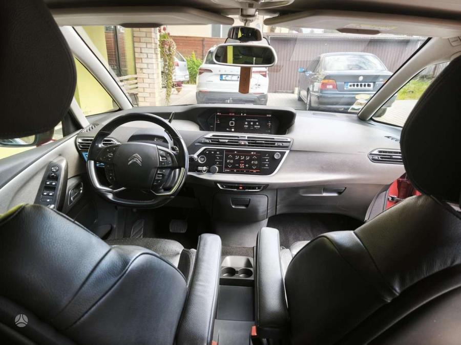Red Citroen c4-picasso 2018 in Kaunas, with an engine capacity of 2.00 L and mileage of 267 thousand km for 10500 €, photo 10 on AUTOMOTO.COM.LV