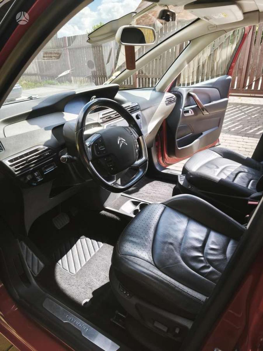 Red Citroen c4-picasso 2018 in Kaunas, with an engine capacity of 2.00 L and mileage of 267 thousand km for 10500 €, photo 11 on AUTOMOTO.COM.LV