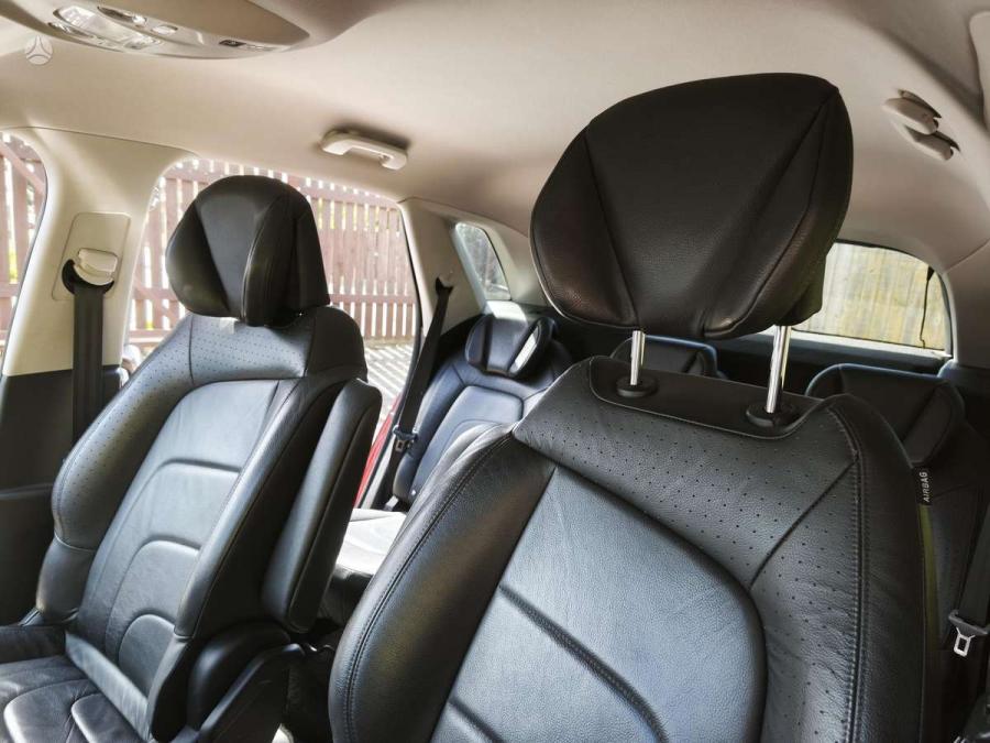 Red Citroen c4-picasso 2018 in Kaunas, with an engine capacity of 2.00 L and mileage of 267 thousand km for 10500 €, photo 12 on AUTOMOTO.COM.LV