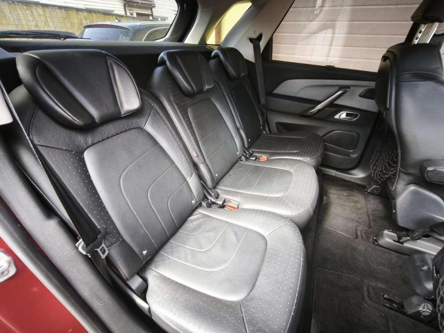 Red Citroen c4-picasso 2018 in Kaunas, with an engine capacity of 2.00 L and mileage of 267 thousand km for 10500 €, photo 14 on AUTOMOTO.COM.LV