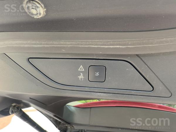 Red Citroen c4-picasso 2020 in Riga, with an engine capacity of 1.50 L and mileage of 182 thousand km for 9400 €, photo 11 on AUTOMOTO.COM.LV