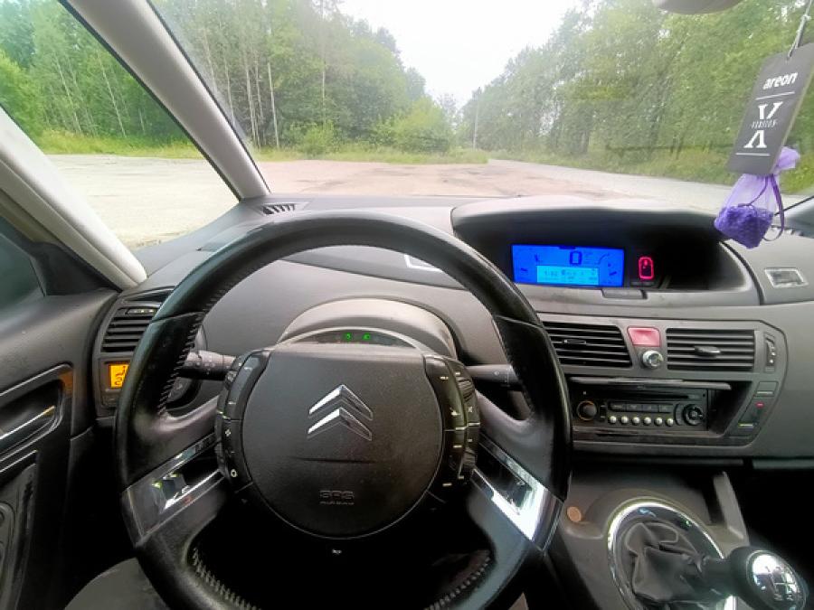 Citroen c4-picasso 2007 in Kohtla-Jarve, with an engine capacity of 1.60 L and mileage of 280 thousand km for 2400 €, photo 7 on AUTOMOTO.COM.LV