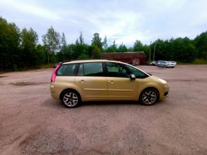 Citroen c4-picasso 2007 in Kohtla-Jarve, with an engine capacity of 1.60 L and mileage of 280 thousand km for 2400 €, photo 17 on AUTOMOTO.COM.LV
