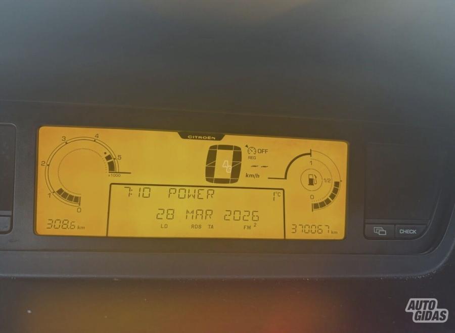 Violet Citroen c4-picasso 2007 in Anyksciai, with an engine capacity of 1.60 L and mileage of 372 thousand km for 750 €, photo 11 on AUTOMOTO.COM.LV