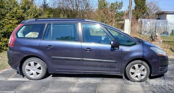 Violet Citroen c4-picasso 2008 in Riga, with an engine capacity of 1.60 L and mileage of 316 thousand km for 1850 €, photo 2 on AUTOMOTO.COM.LV