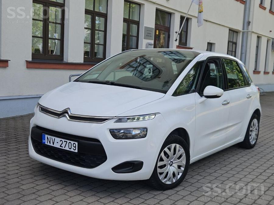 White Citroen c4-picasso 2015 in Jelgava, with an engine capacity of 1.60 L and mileage of 212 thousand km for 3800 €, photo 1 on AUTOMOTO.COM.LV