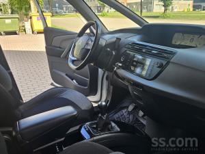 White Citroen c4-picasso 2015 in Jelgava, with an engine capacity of 1.60 L and mileage of 212 thousand km for 3800 €, photo 6 on AUTOMOTO.COM.LV